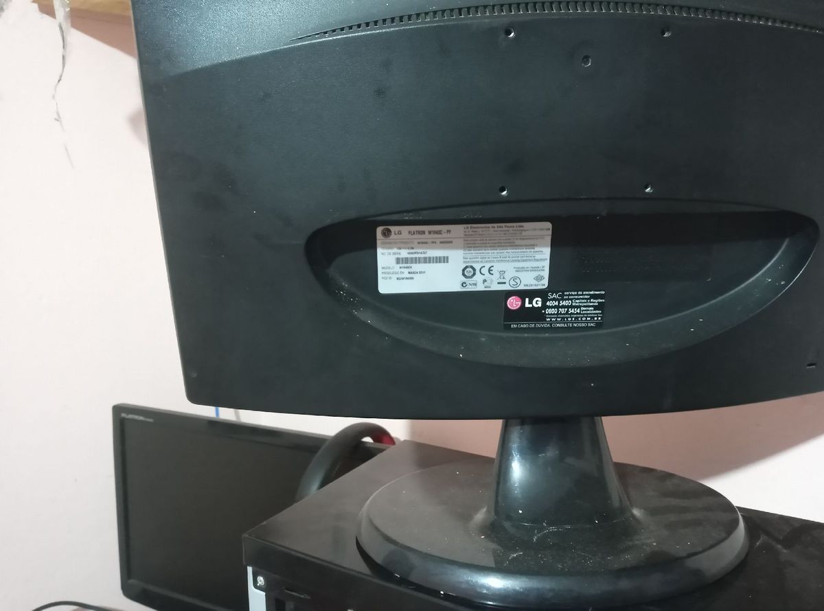 2 Monitores para Pc Usado com Fontes | Item Info & Eletro Flatron Usado ...