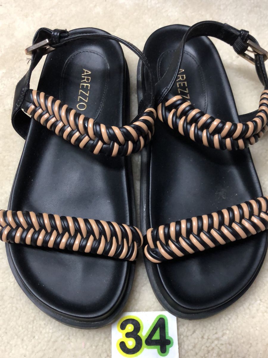 34 Papeti Arezzo Semi Nova Preta Transada | Rasteira Feminina Arezzo ...