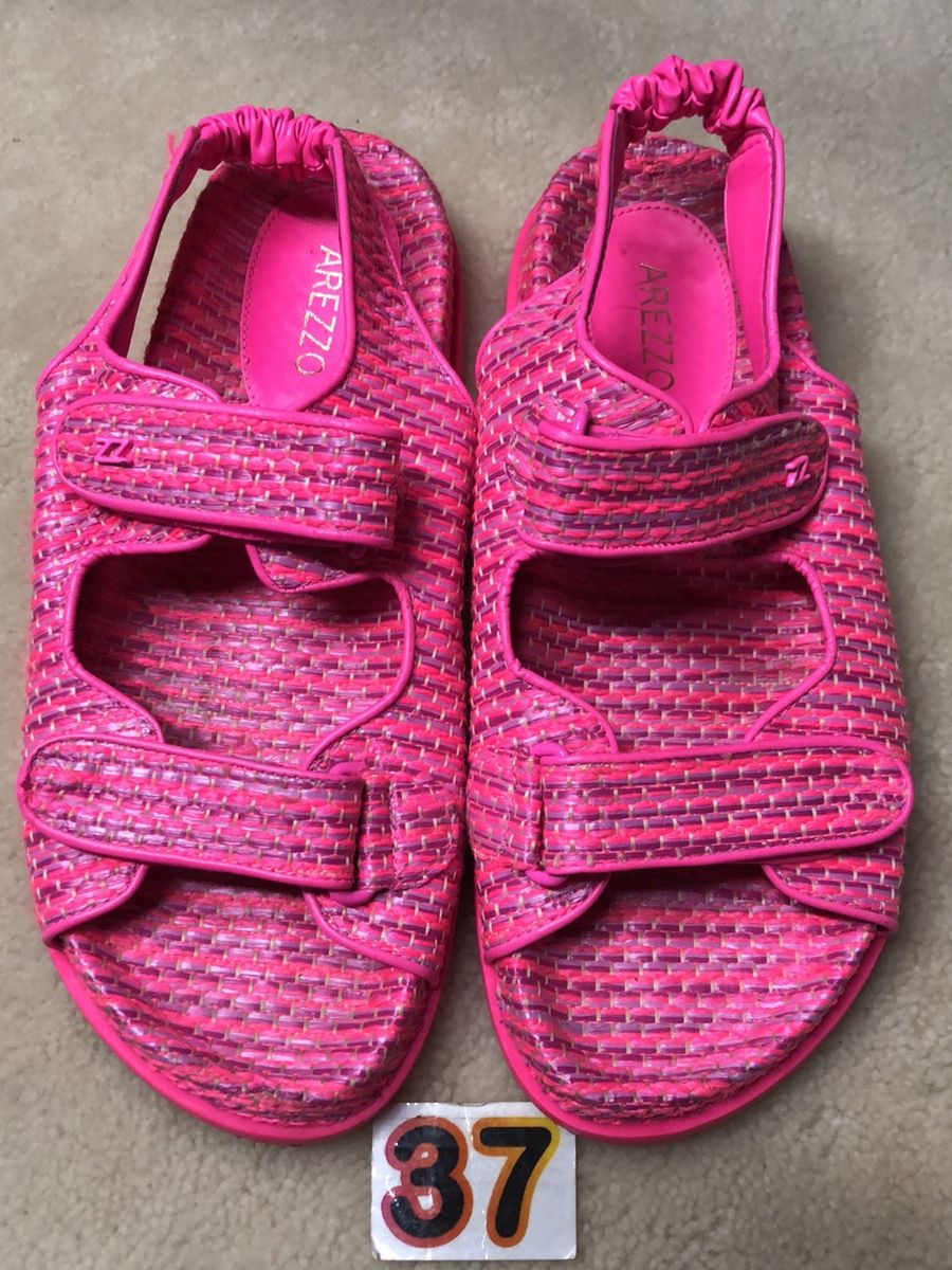 37 Papeti Arezzo Semi Nova Rosa Neon em Palha | Rasteira Feminina ...