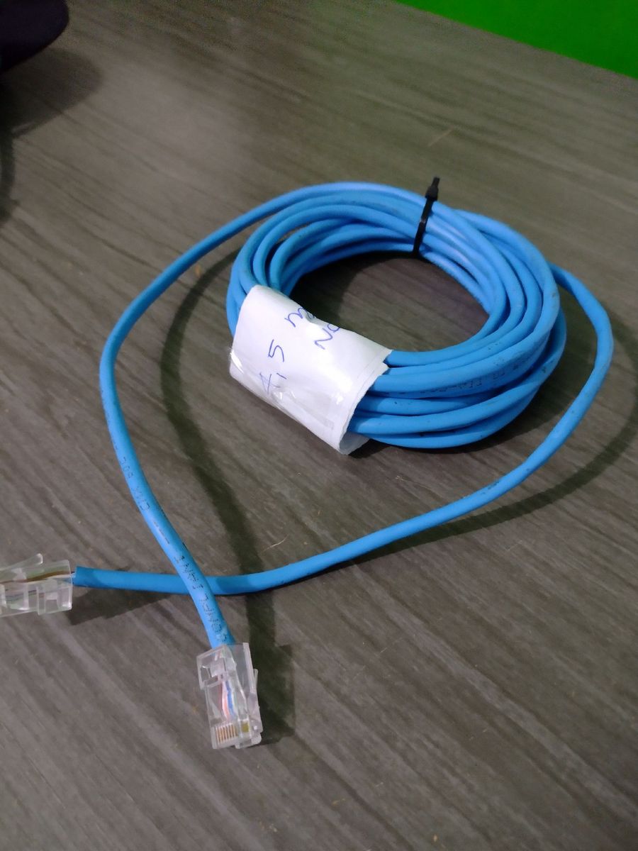 4,5 Metros de Cabo de Rede para Internet com Os Conectores Na Ponta ...