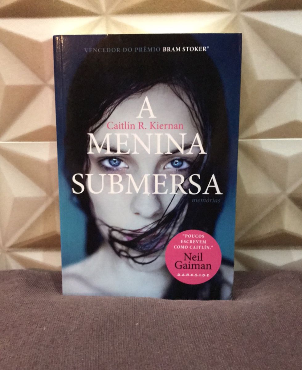 A Menina Submersa | Livro Darkside Usado 42603954 | enjoei