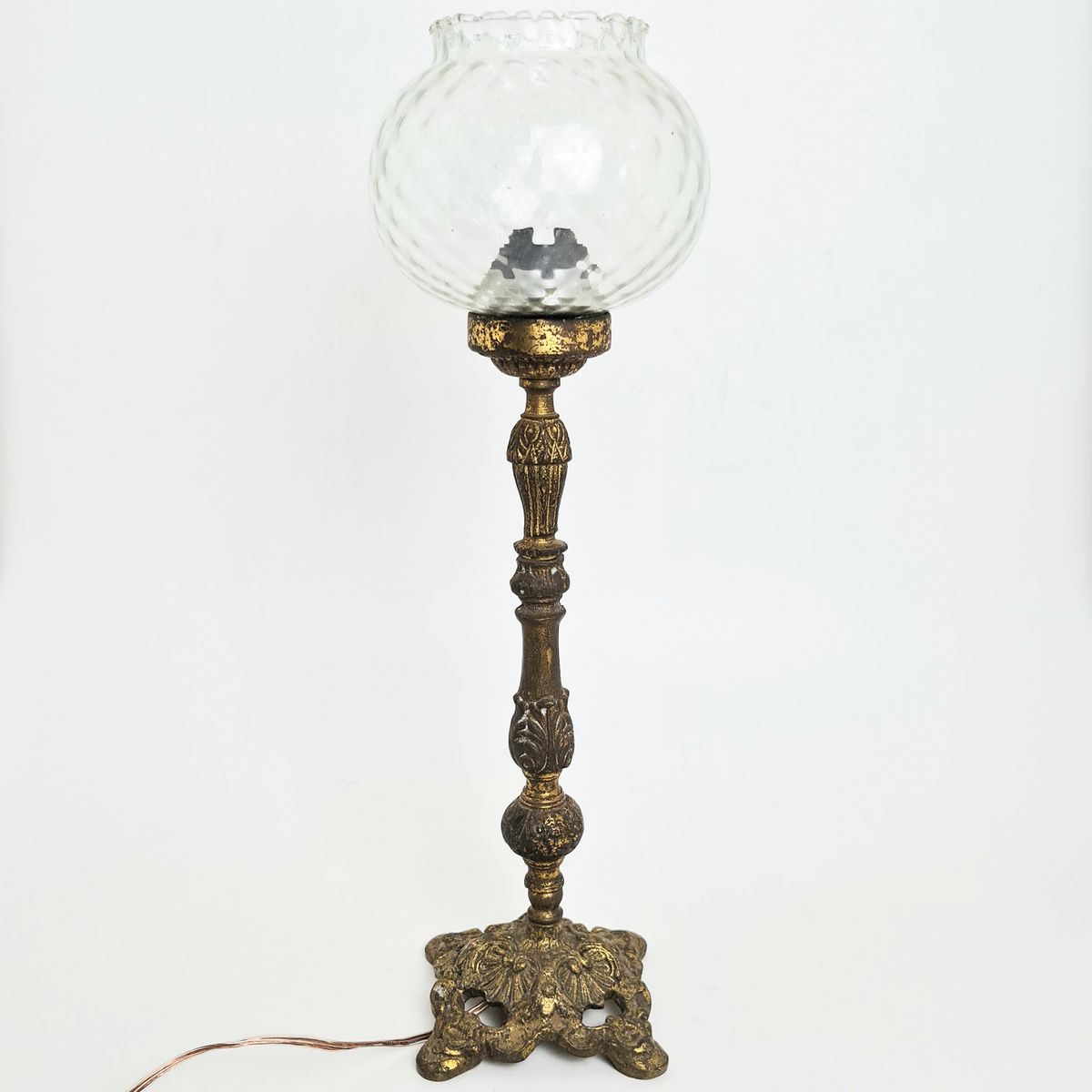 Abajur Antigo em Bronze e Cúpula Redonda em Vidro | Móvel de Antiquário ...