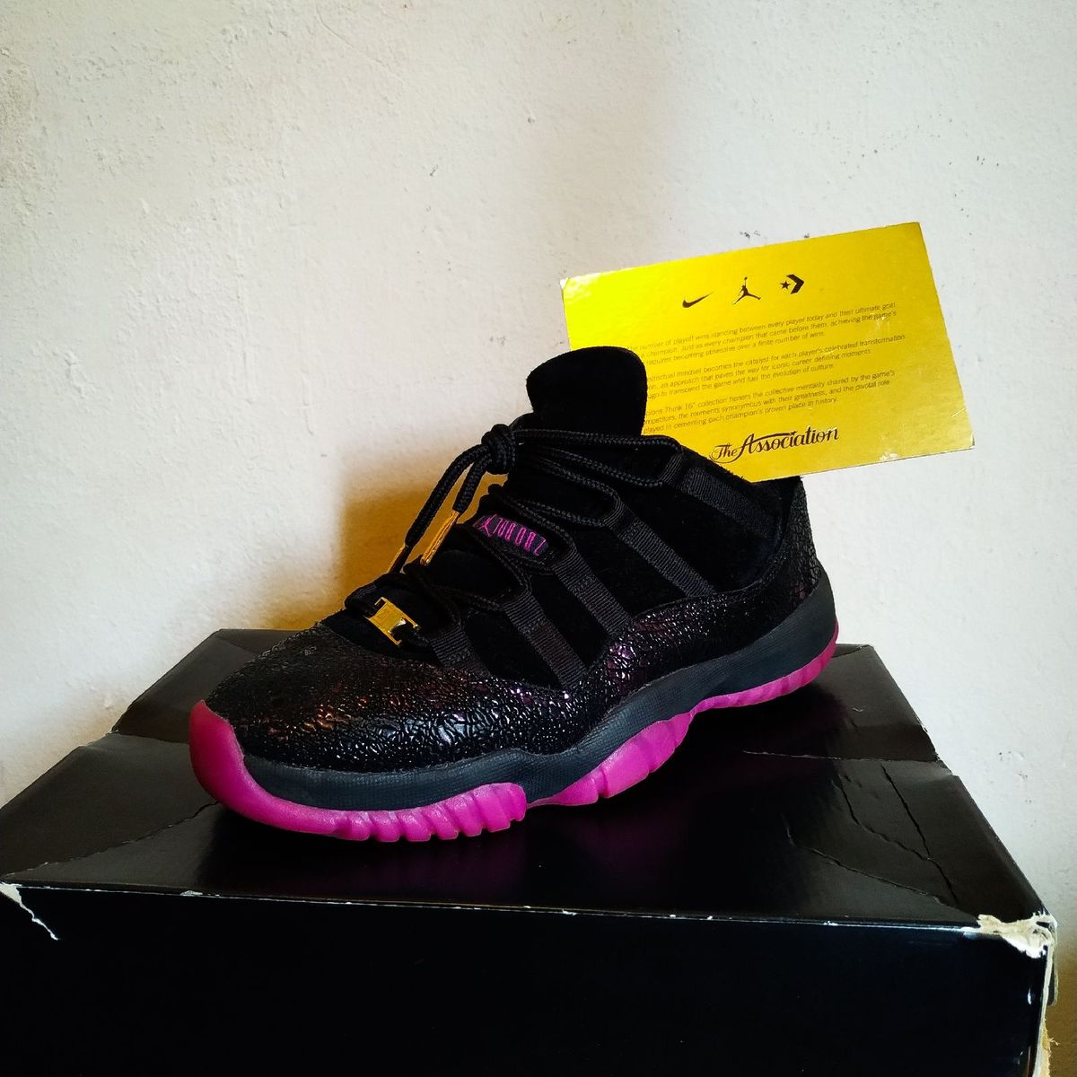 Air Jordan 11 Low Rook To Queen Original Edição Comemorativa Completo ...