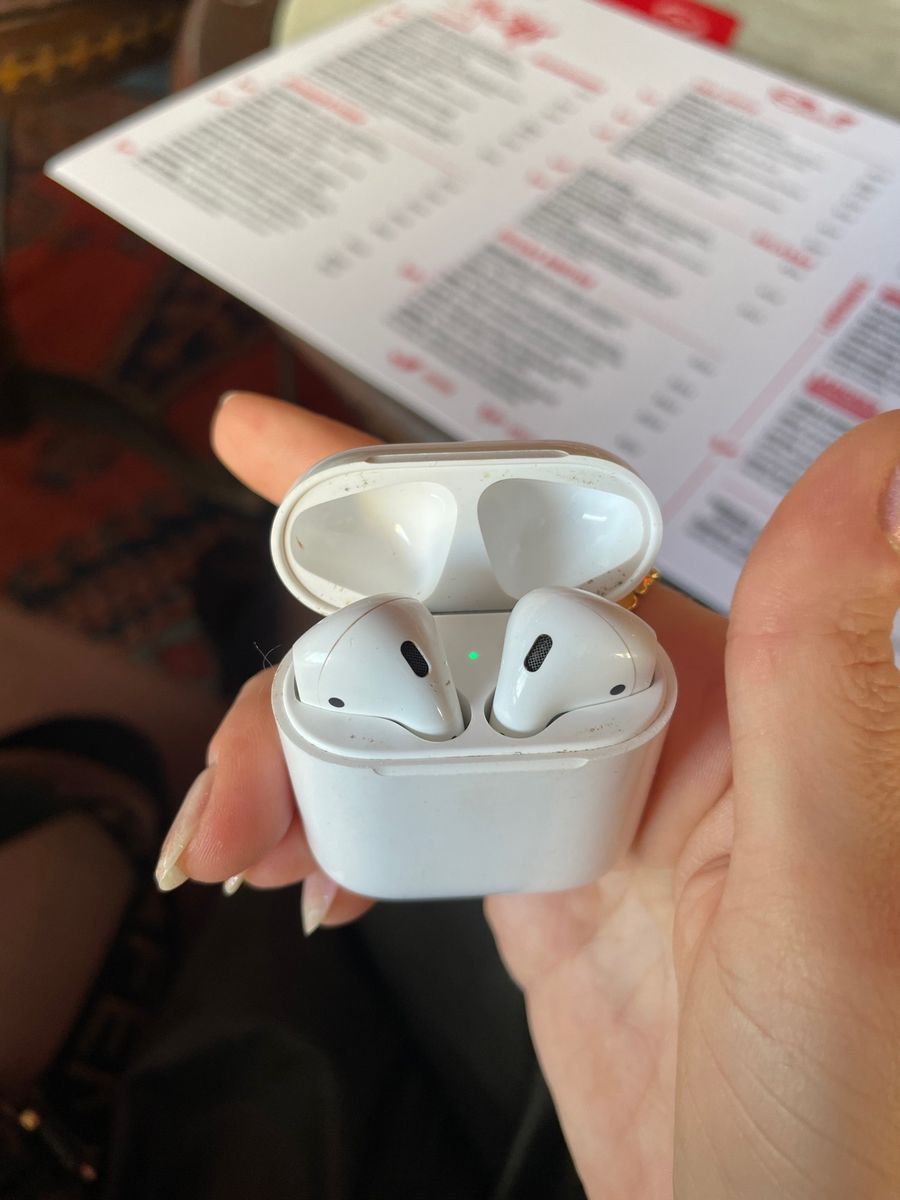 Airpod Original | Item de Música Apple Usado 88573784 | enjoei