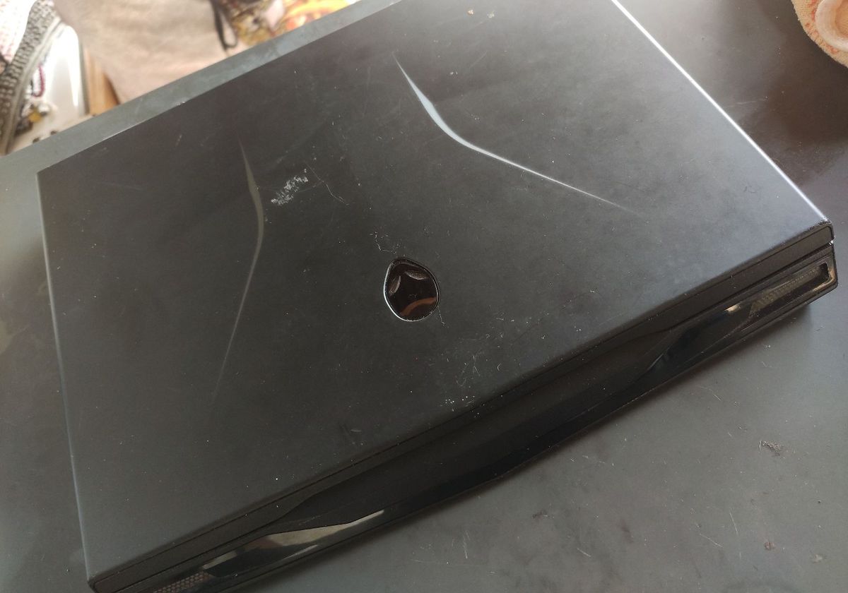 Alienware Modelo P06t | Produto Vintage e Retro Alienware Usado ...