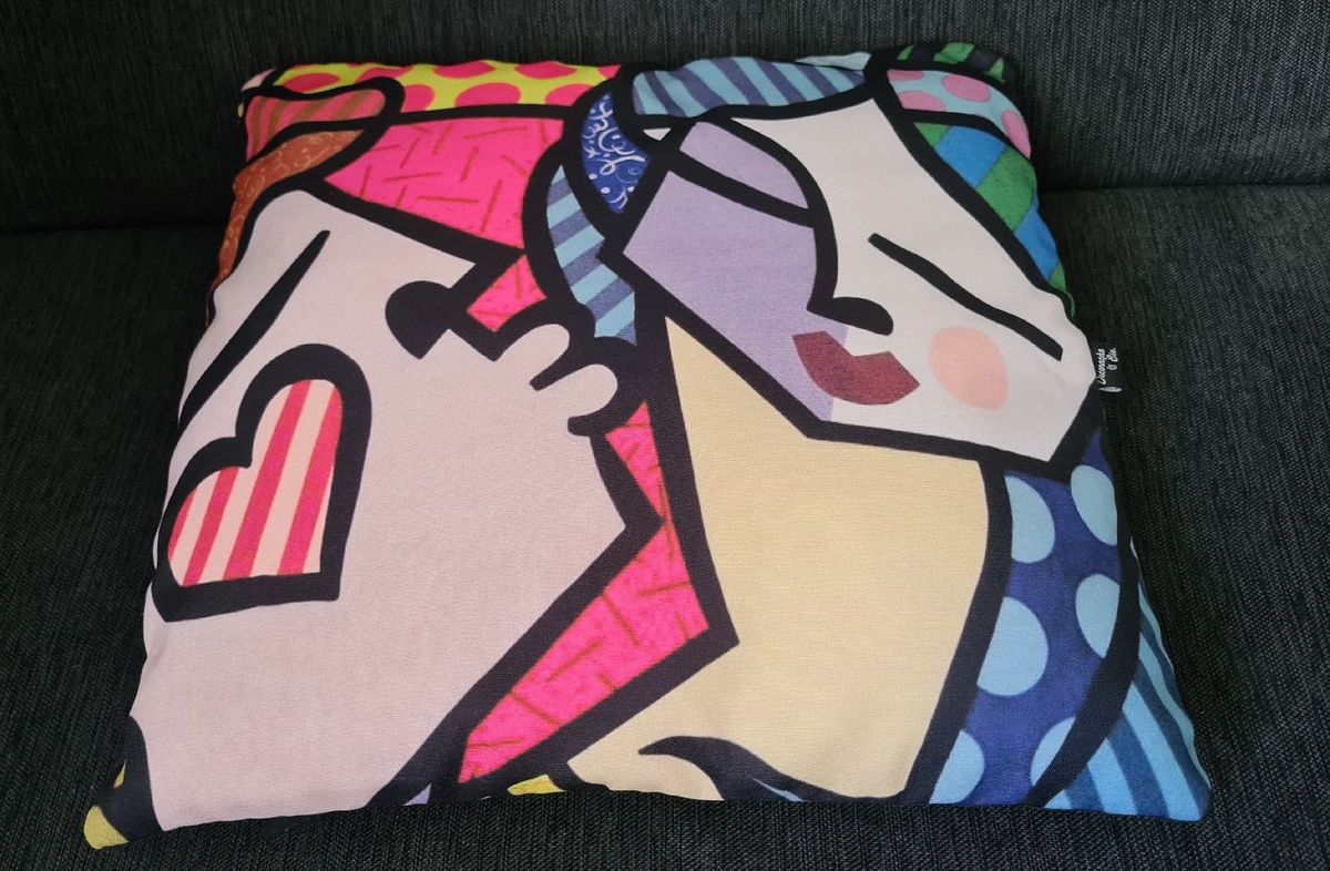Almofada "o Beijo" de Homero Brito | Item de Decoração Homero Brito ...
