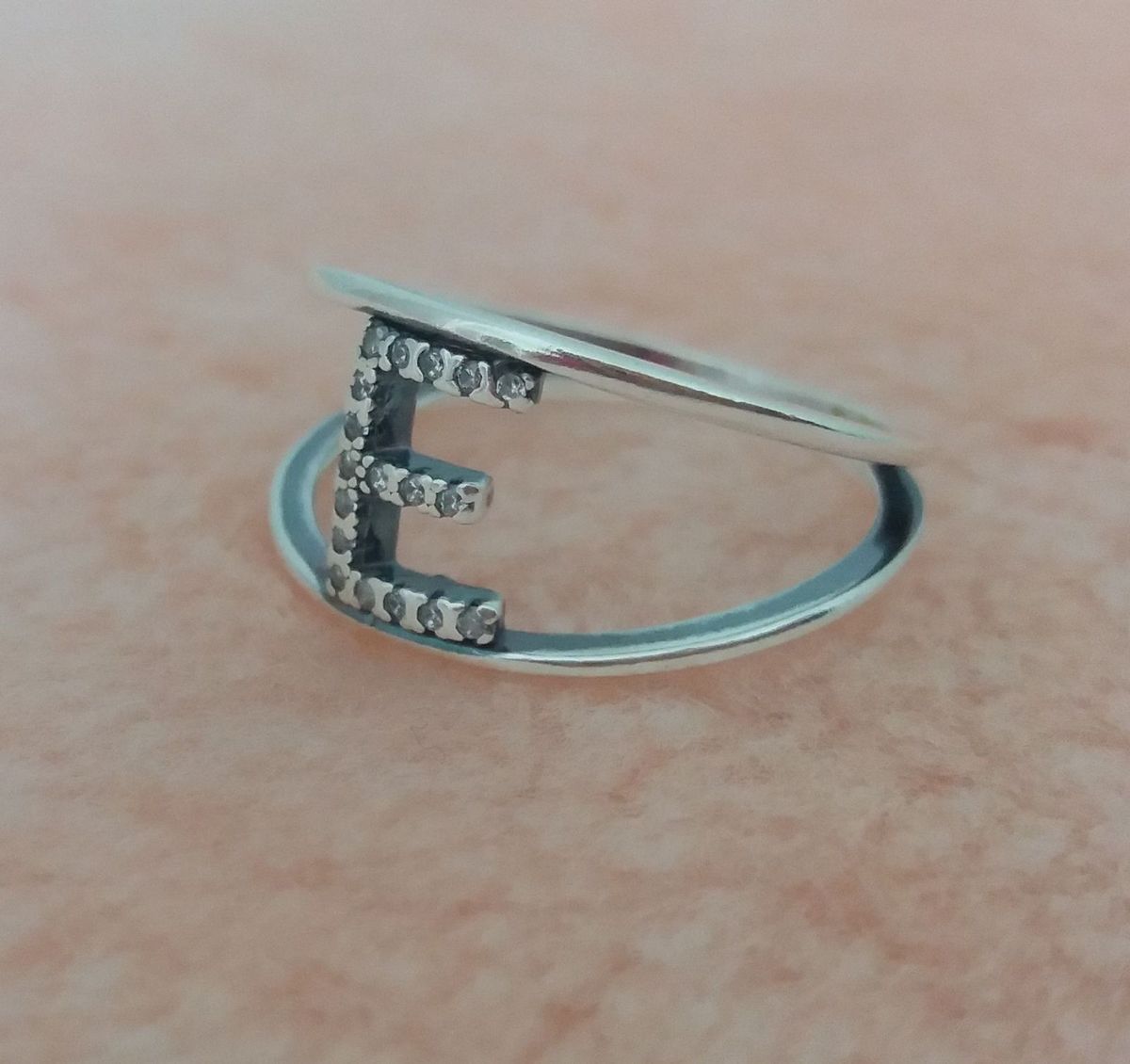 Anel Vazado com Letra e Cravejada em Prata 925 | Jóia Feminina Prata ...