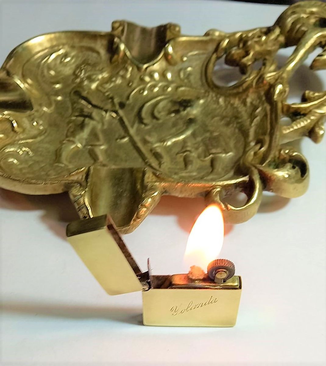 Antigo Cinzeiro em Bronze com Isqueiro | Móvel de Antiquário Usado ... Antigo Cinzeiro em Bronze com Isqueiro | Móvel de Antiquário Usado ...