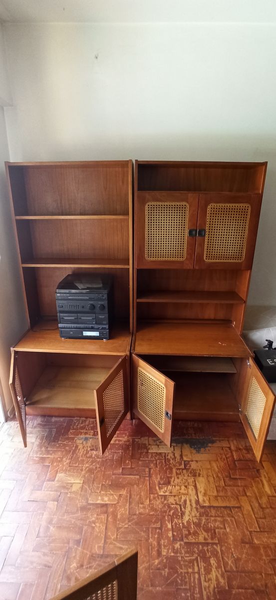 Armário em Madeira com Detalhes em Porta em Palha | Rack Usado 46027079 ...