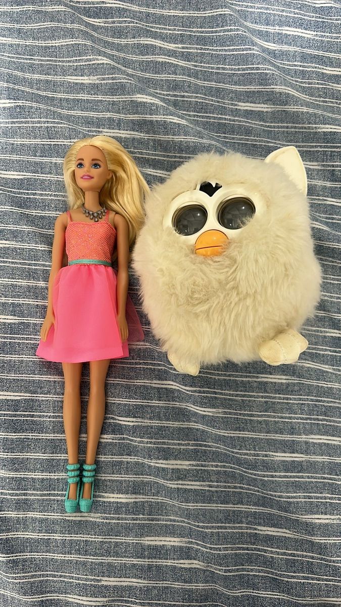 Barbie e Furby | Filme e Série Barbie Usado 87277961 | enjoei