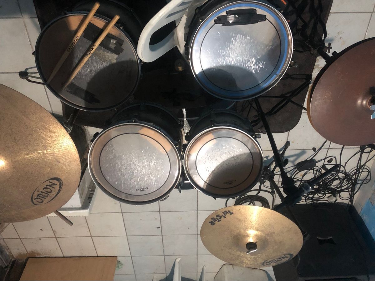 Bateria Rmv com Pratos | Produto Masculino Rmv Usado 82179108 | enjoei