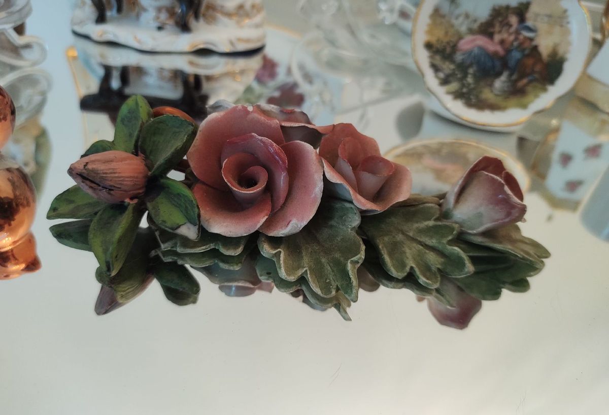 Bibelô Antigo de Delicadas Rosas, Porcelana Portuguesa,com Nomeclatura ...