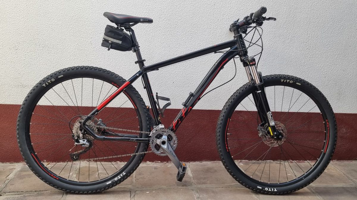 Bicicleta Tito Aro 29 de 27 Marchas em Estado de Novo. Possui Câmbio e ...
