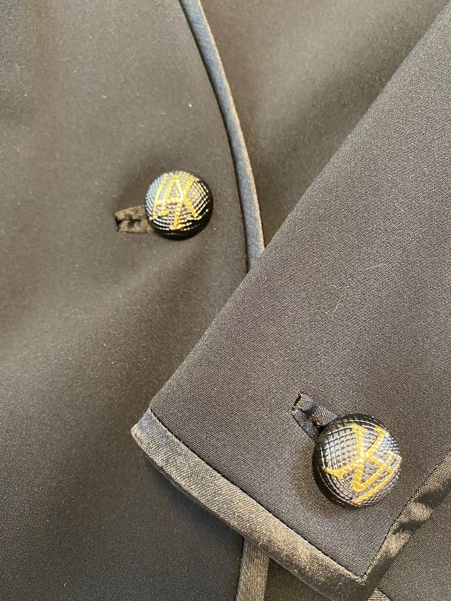 Blaser Vitor Hugo Preto Divino | Casaco Feminino Vitor Hugo Usado ...