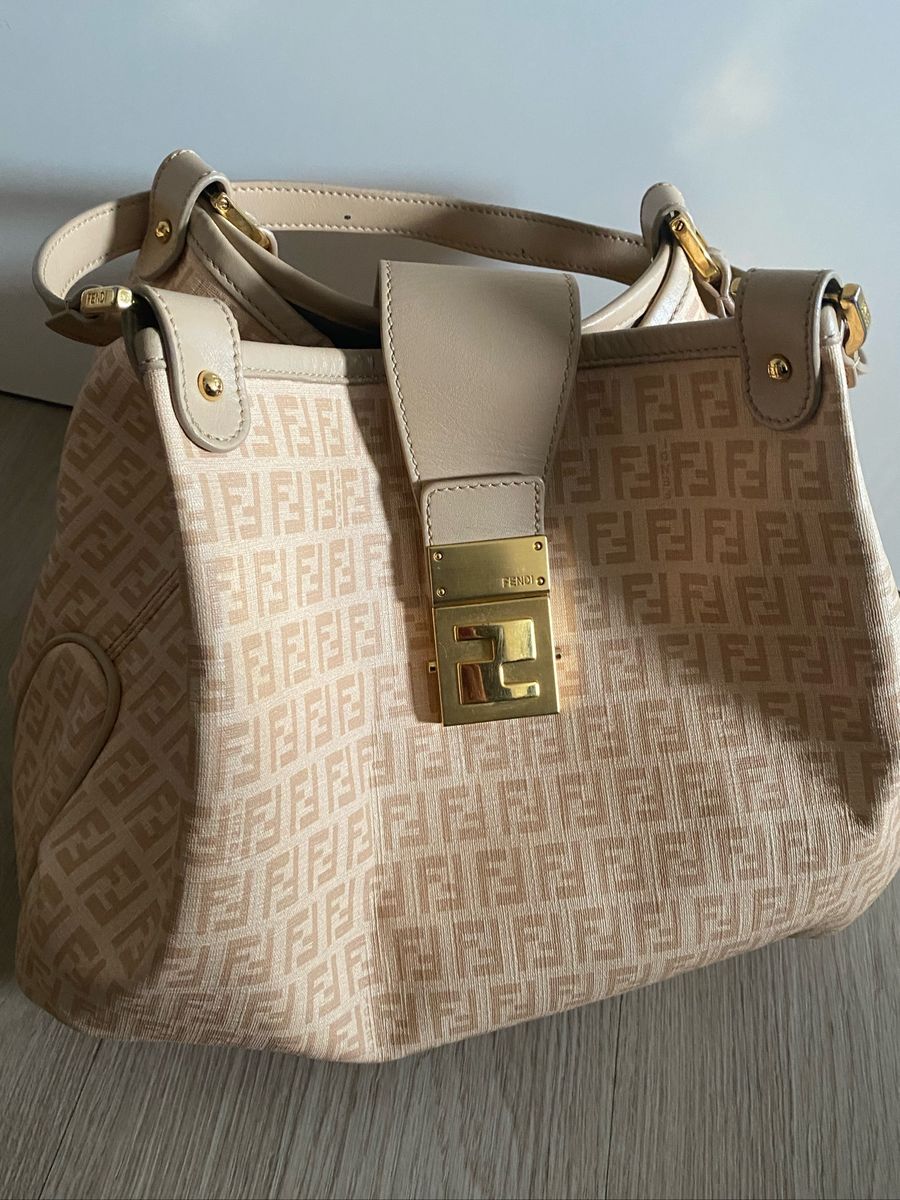 Bolsa Couro Fendi | Bolsa de Ombro Feminina Fendi Usado 75916035 | enjoei