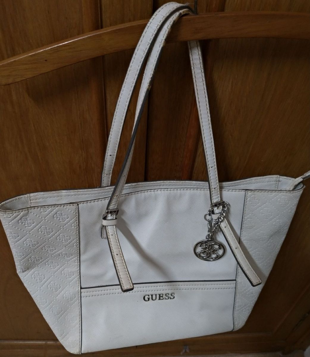 Bolsa Guess Original com Logo e Chaveiro em Prata | Bolsa de Ombro ...