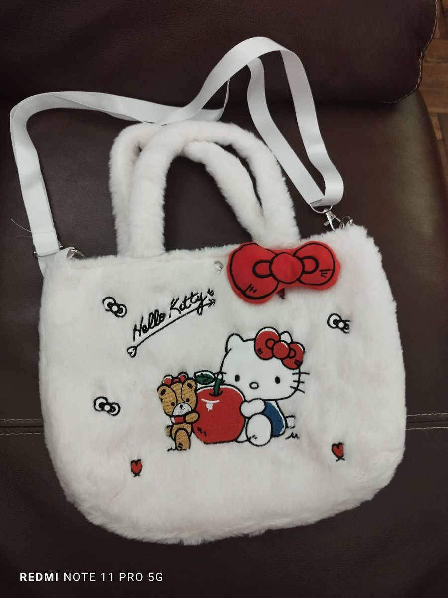 Bolsa Hello Kitty Peluciada | Clutch Feminina Hello Kitty Nunca Usado 108258624 | enjoei
