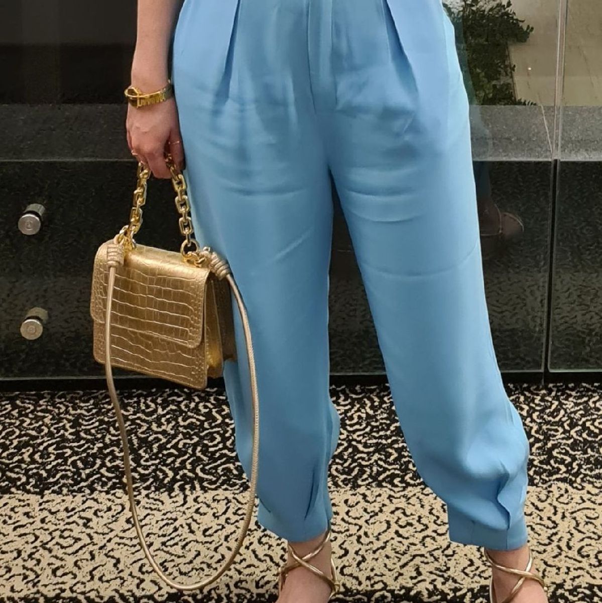 Bolsa Isla Kate em Couro Dourado Tiracolo | Bolsa de Ombro Feminina ...