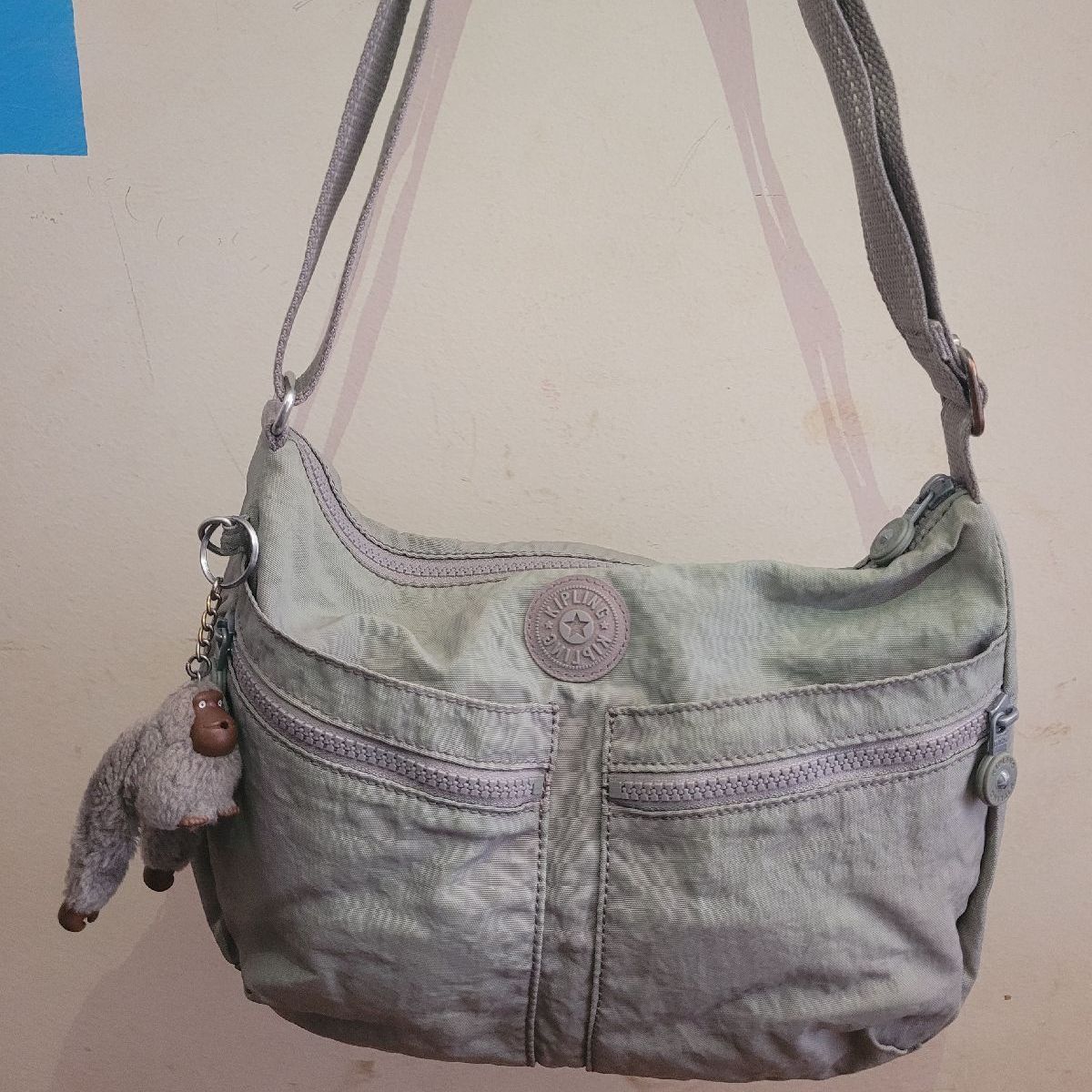 Bolsa Kipling Média Cinza Original | Bolsa de Ombro Feminina Kipling Usado 86870595 | enjoei