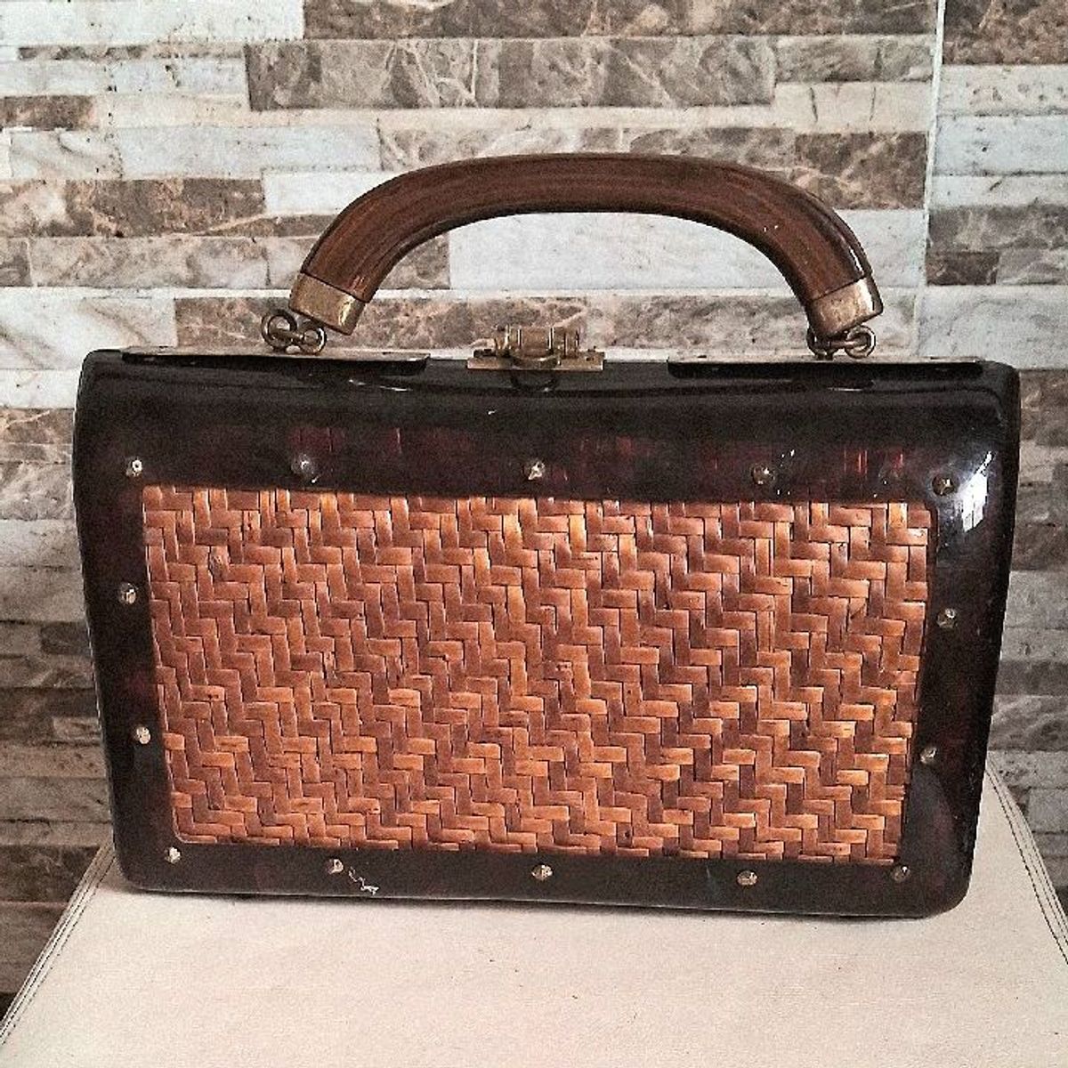 Bolsa Vintage em Vime com Acabamento em Acrílico Acetato com Feiche em ...