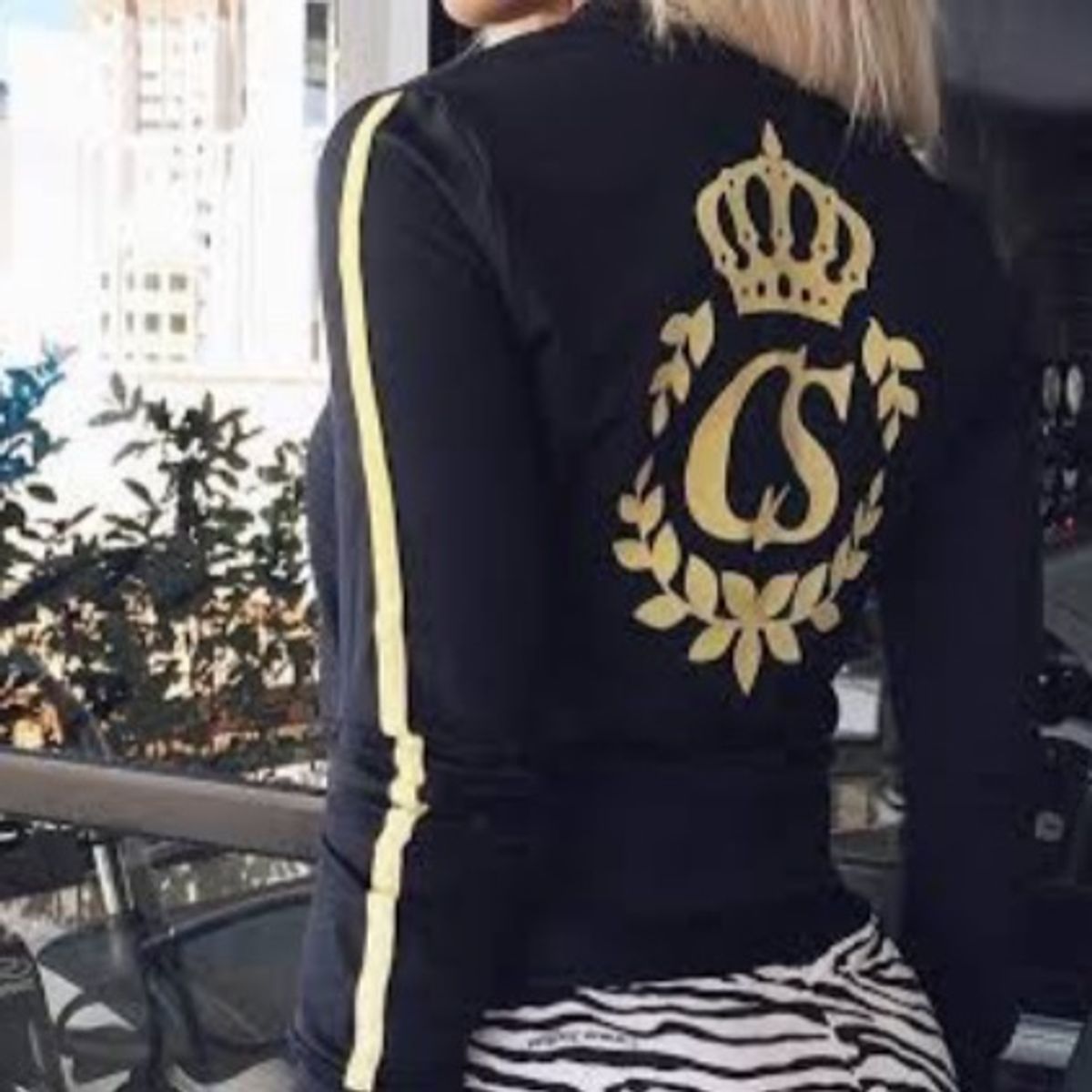 Bomber Carmen Steffens Logo | Casaco Feminino Carmen Steffens Usado ...