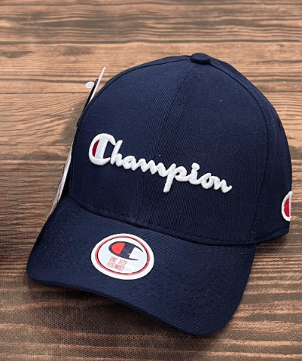 Boné Azul Marinho Exclusivo com Letreiro Alto Relevo Branco Strapback ...