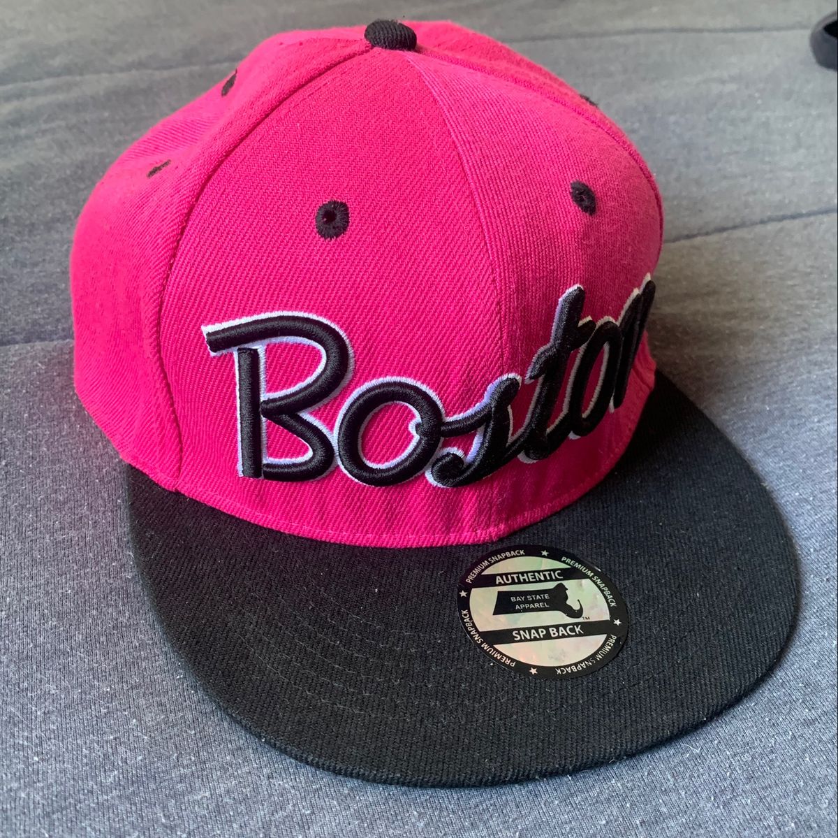 Boné Boston Bordado Rosa e Preto | Chapéu Feminino Bay State Apparel ...