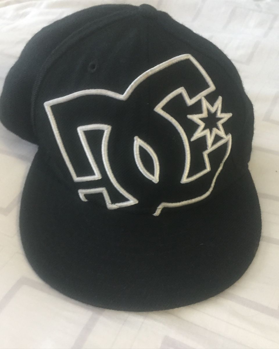 Boné Dc Shoes e New Era 41670827 | enjoei