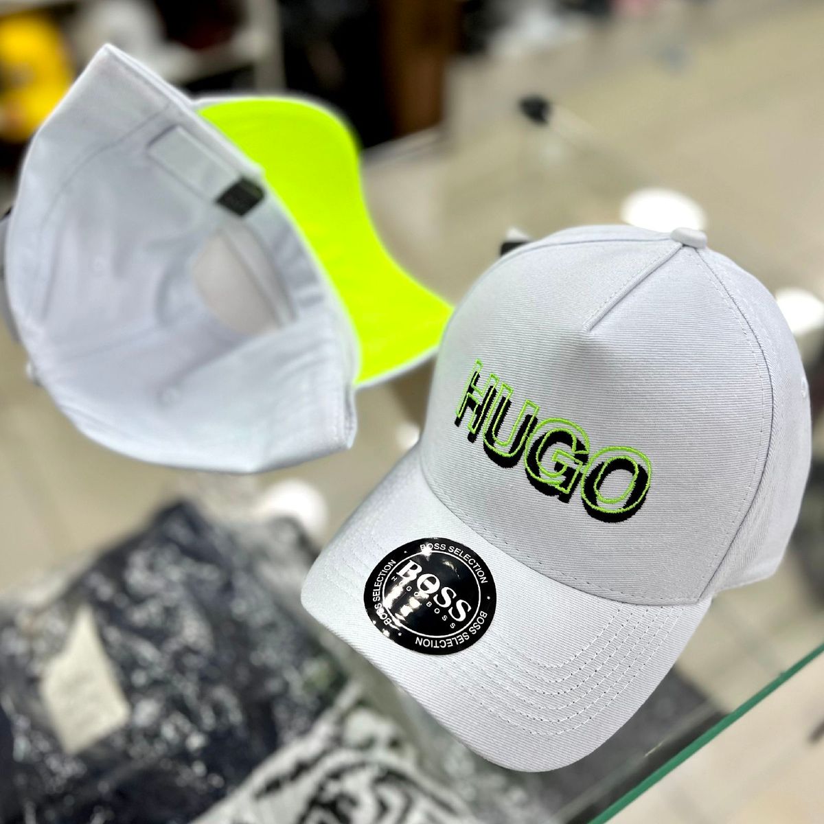 Boné Hugo Branco Logo Bordado Aba Curva Ajuste Strapbak Exclusivo ...