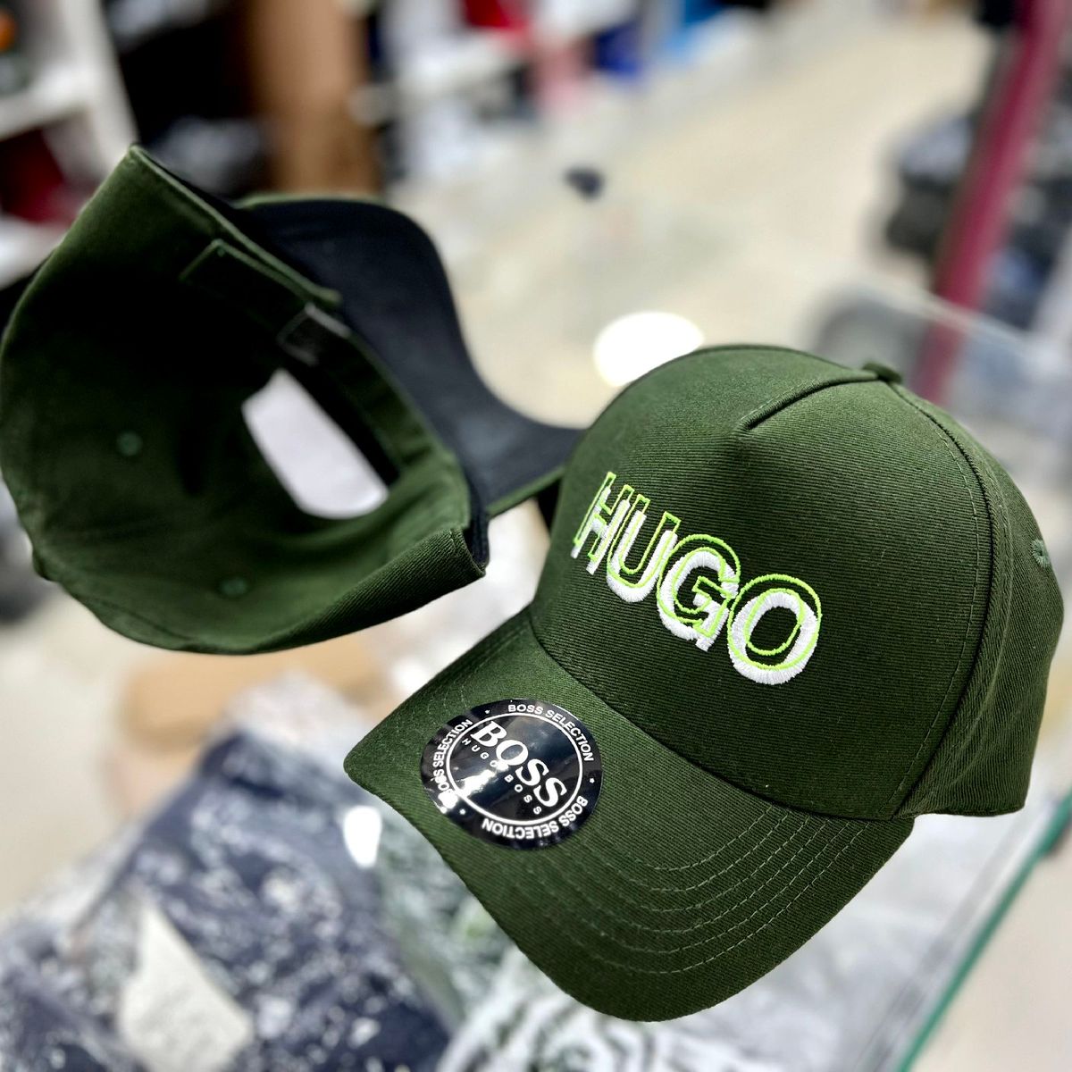 Boné Hugo Verde Escuro Logo Bicolor Aba Curva Ajuste Strapbak Exclusivo ...