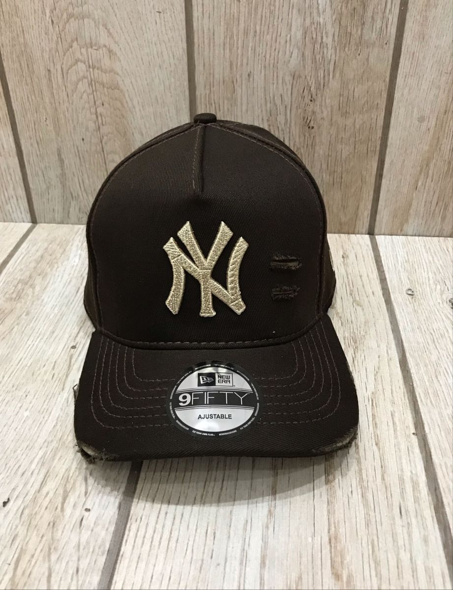Boné New Era - Modelo Rasgado - Marrom - Unissex 62048511 | enjoei