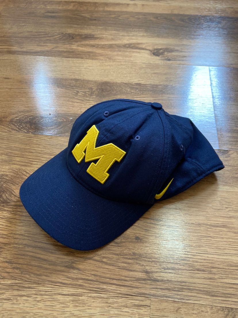 Bone Nike Michigan Classic 99 Dri-fit 119345599 | enjoei