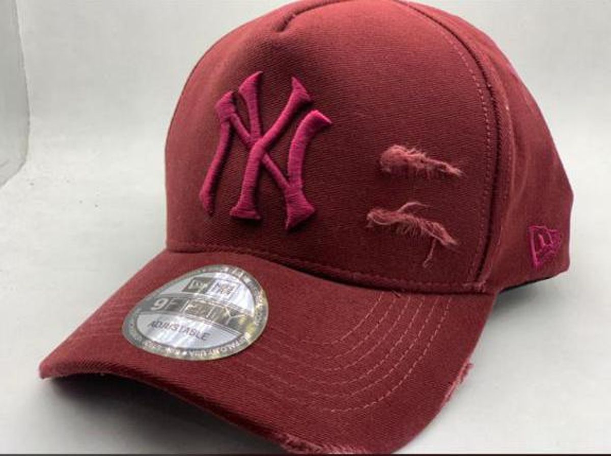 Boné Ny New Era Rasgado - Bordo/bordo 56270271 | enjoei