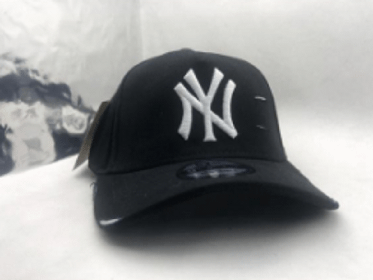 Boné Ny New Era Rasgado - Preto e Branco 56270719 | enjoei
