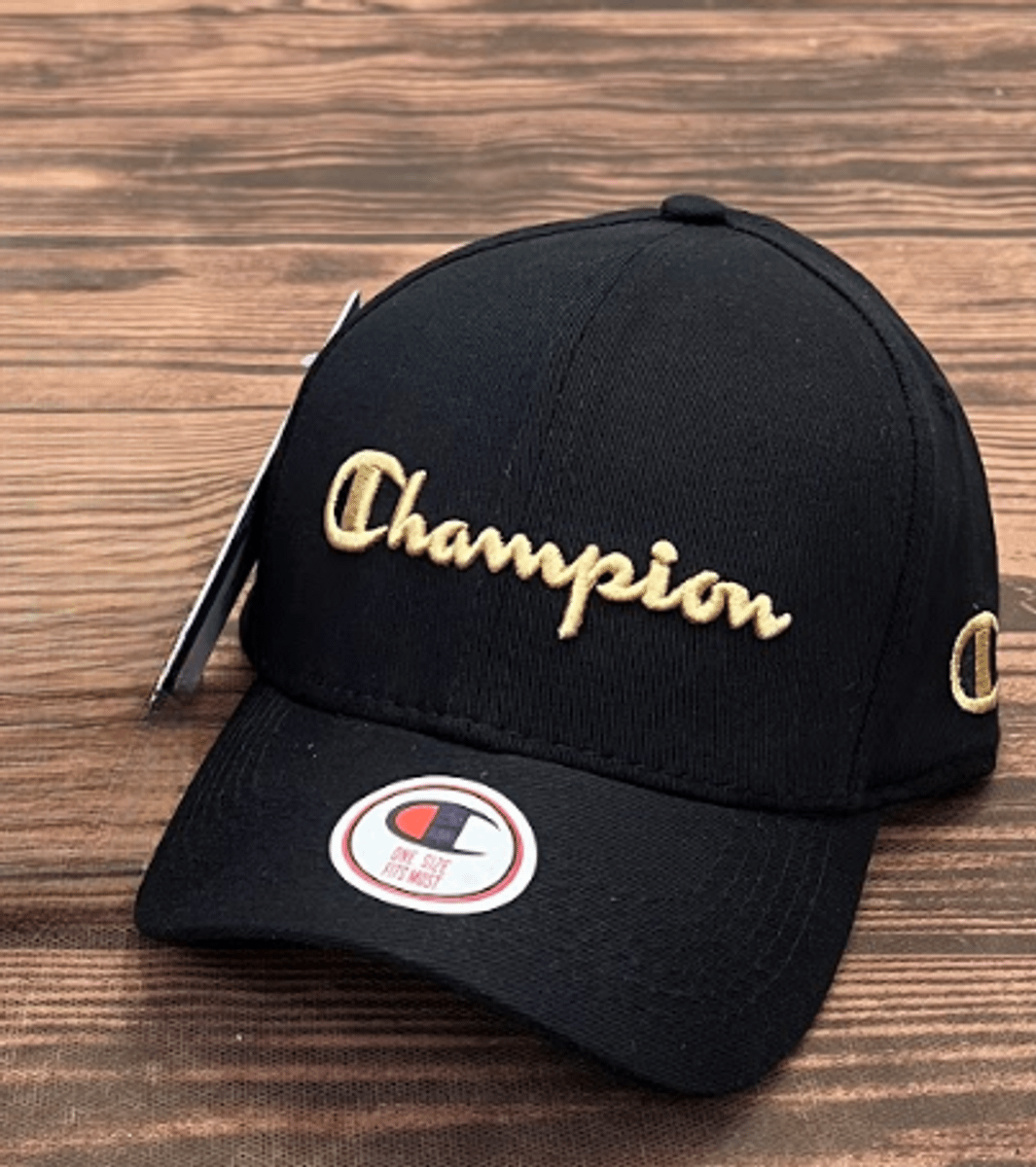 Boné Preto Exclusivo com Letreiro Alto Relevo Dourado Strapback ...