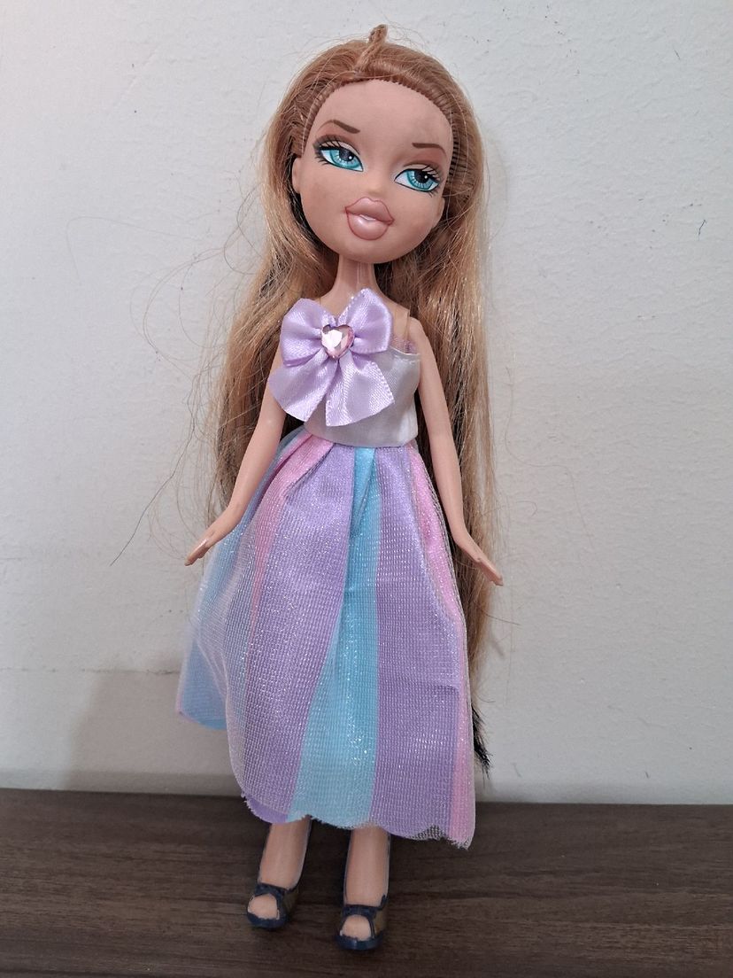 Boneca Bratz Original Anos 2000 | Brinquedo Mga Usado 129357260 | enjoei