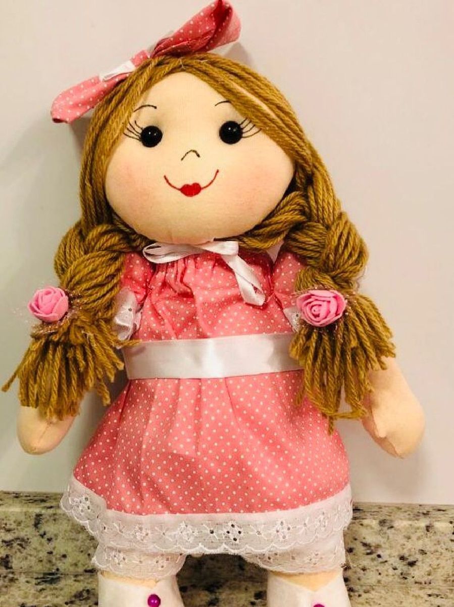 Boneca Feita com Malha Cardada, Tricoline, Cetim, Feltro e Lã. 35cm de ...