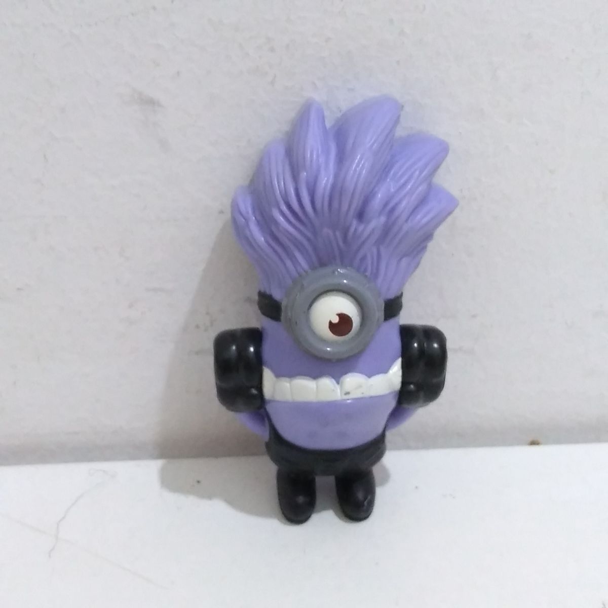 Boneco Minion Roxo com Roupa Preta Mc Donald's 2015 8cm | Brinquedo ...