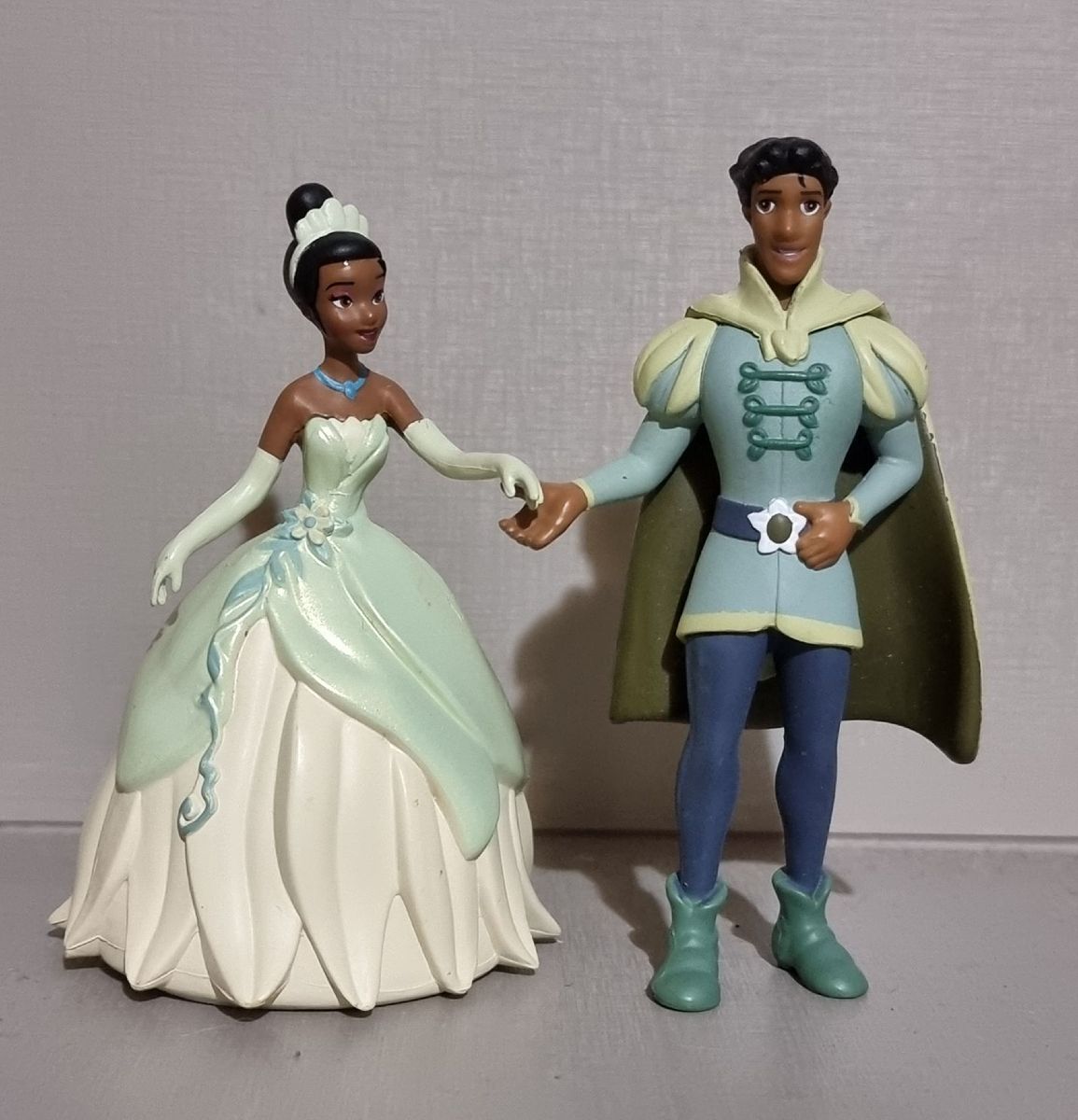Bonecos Tiana Príncipe Naveen Princesa e O Sapo Playset Disney ...