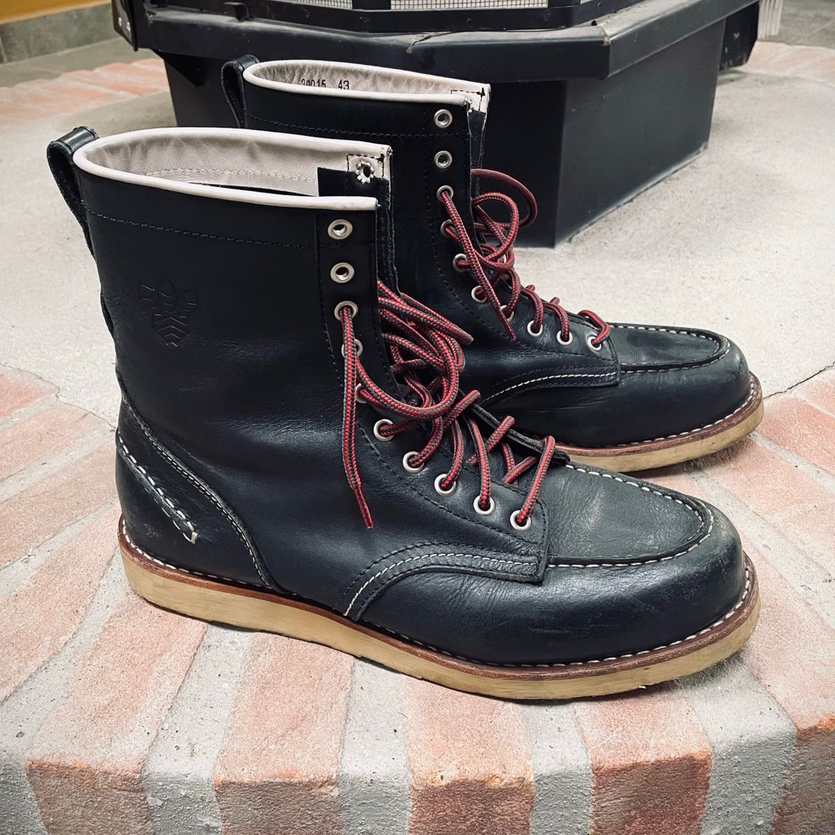 Bota Black Boots, Moc Toe, Couro Cano Alto, Ed Limitado com a Língua em ...