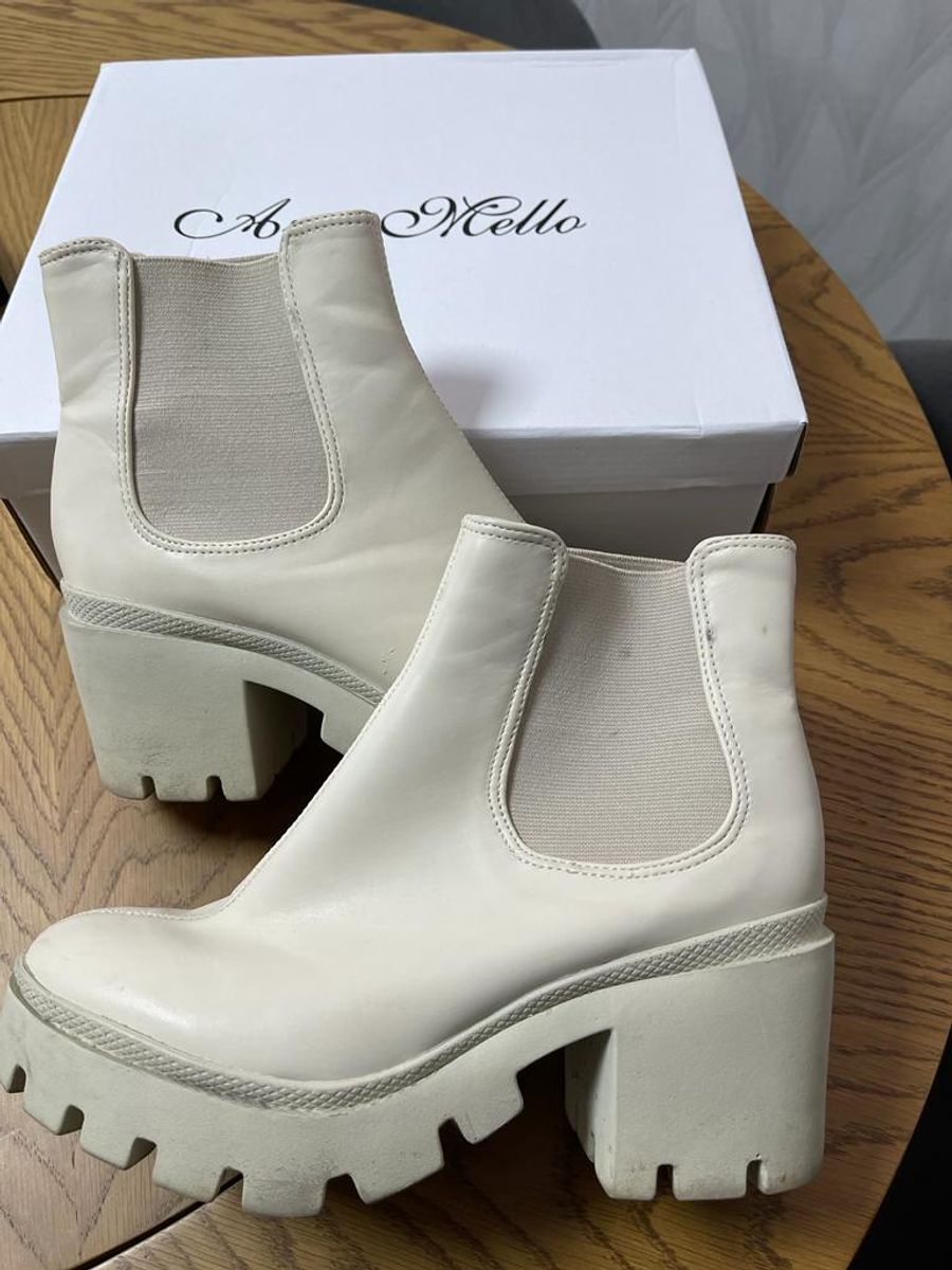Bota Chelsea Anna Mello Off White | Bota Feminina Anna Melo Usado ...