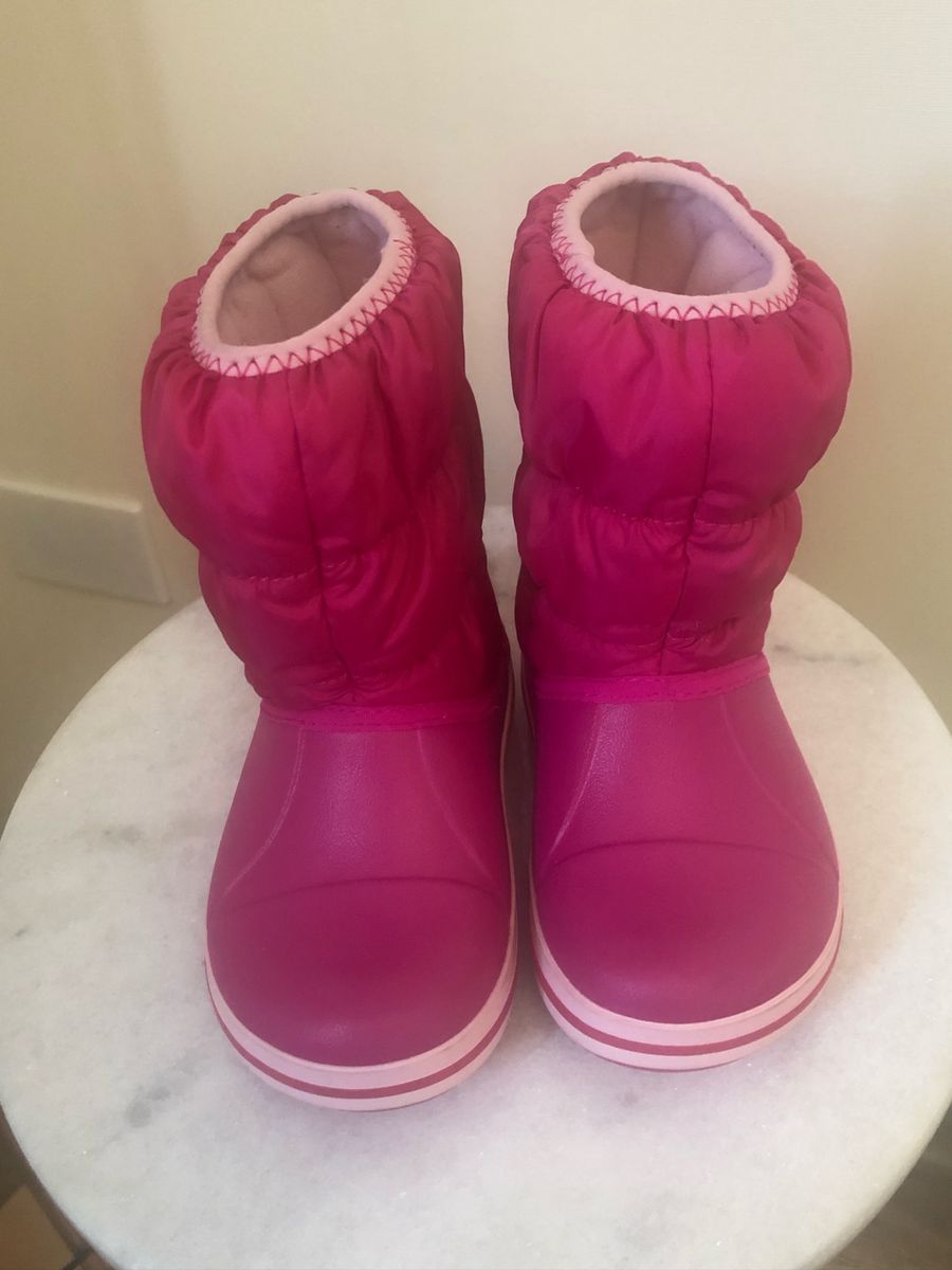 Bota Crocs Infantil Rosa Modelo Puffer | Calçado Infantil para Meninas ...