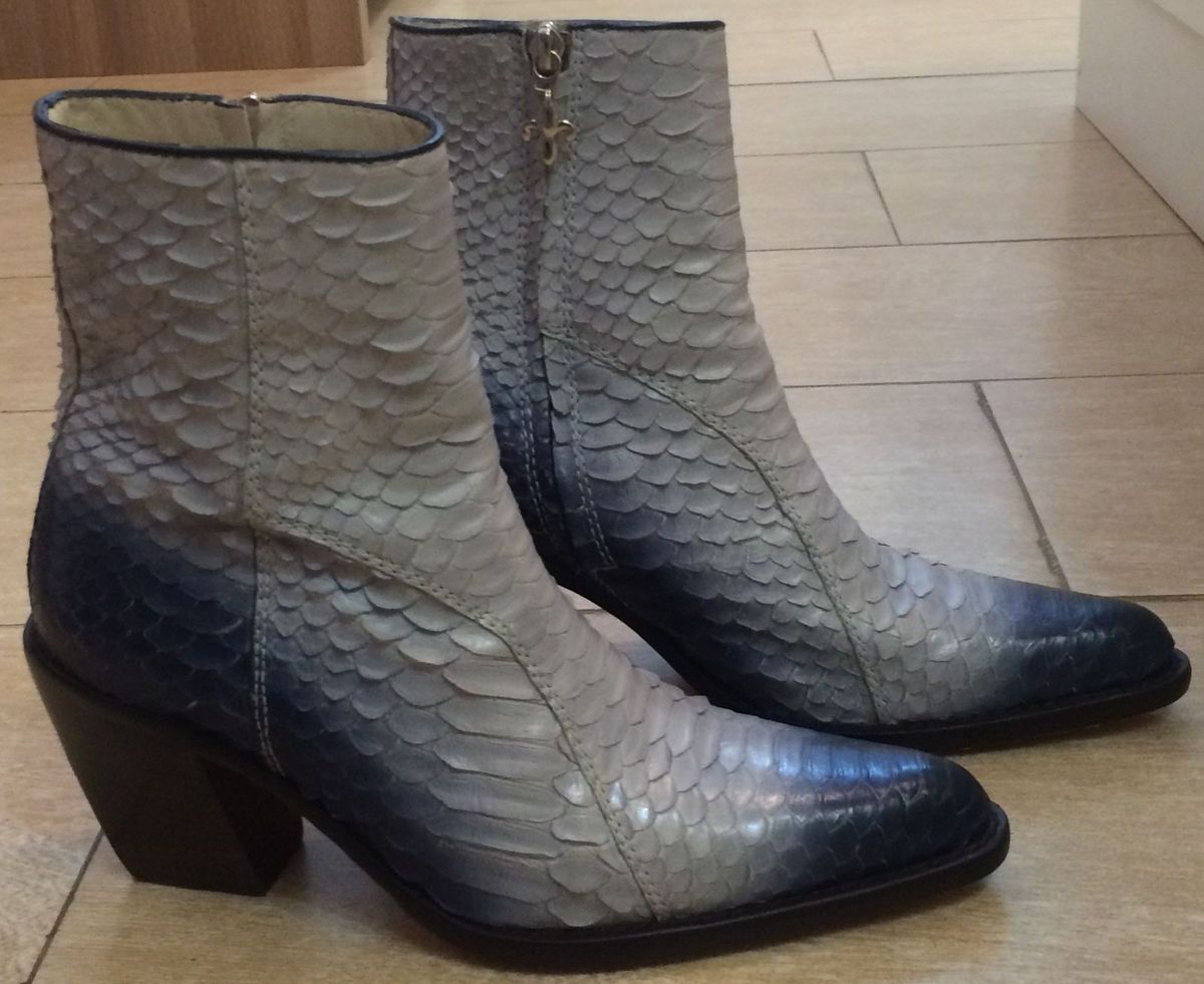Bota de Cobra Python Azul Degrade Tam 36 | Bota Feminina Invitto Usado ...