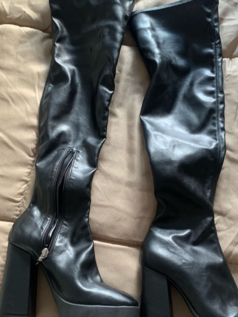 Bota Over The Knee Tratorada Nova Schultz | Bota Feminina Schutz Nunca ...