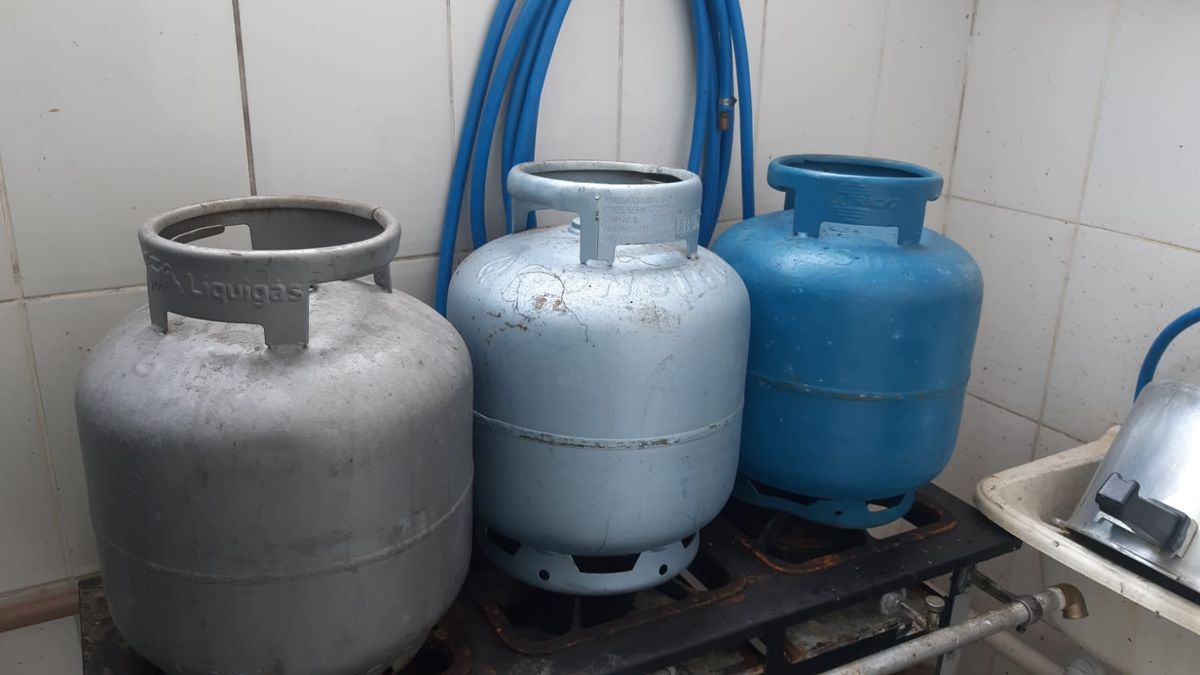 Botijão de 13 Litros Vazio | Móvel de Cozinha Consigaz Usado 64510741 ...