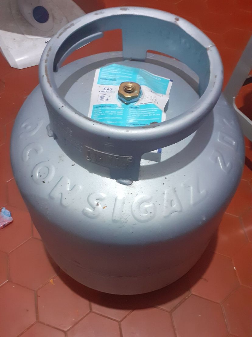 Botijão Vazio P13 | Móvel de Cozinha Consigaz Usado 54118520 | enjoei