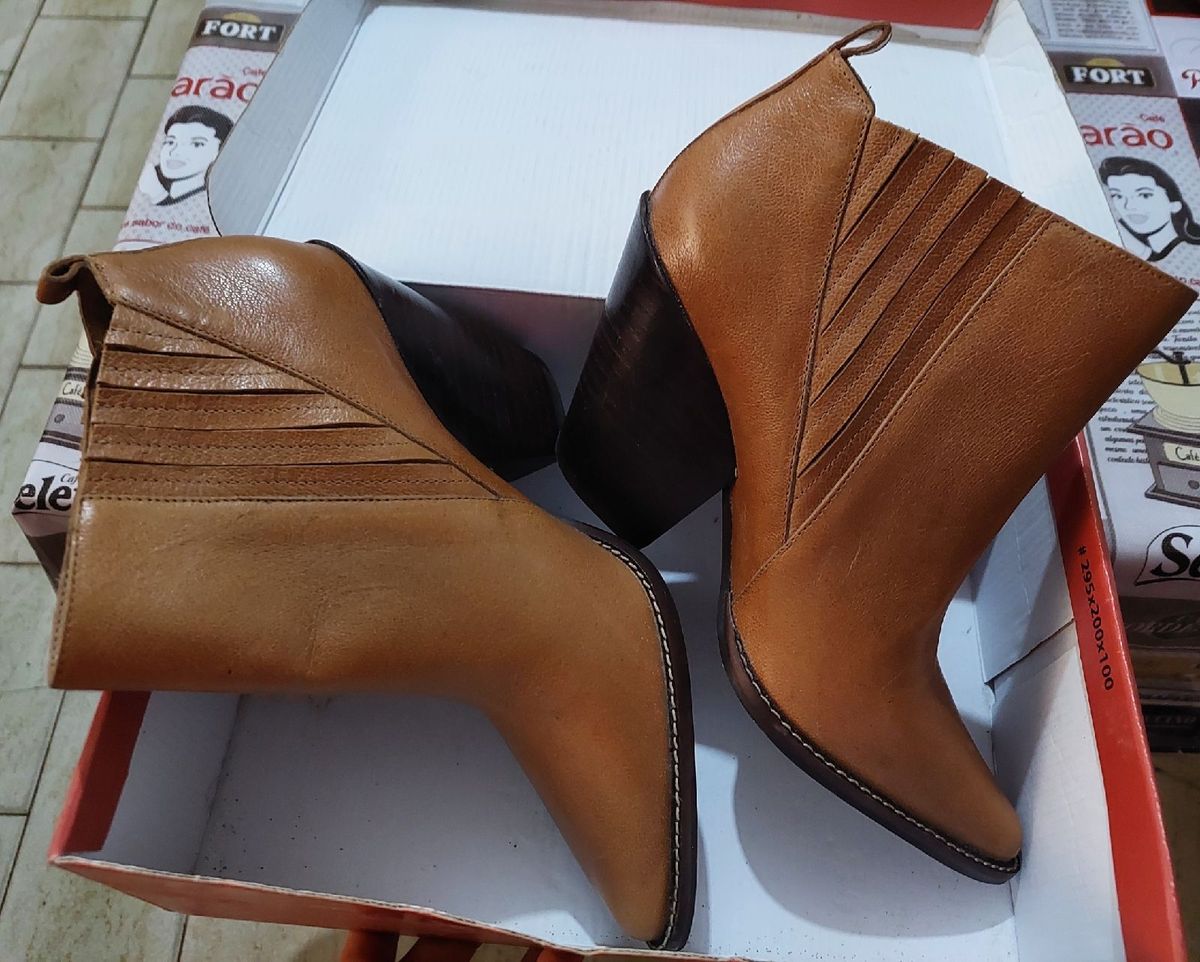 Bota Marca Morena Rosa Couro Legitimo Cano Curto Número 35 Perfeita ...