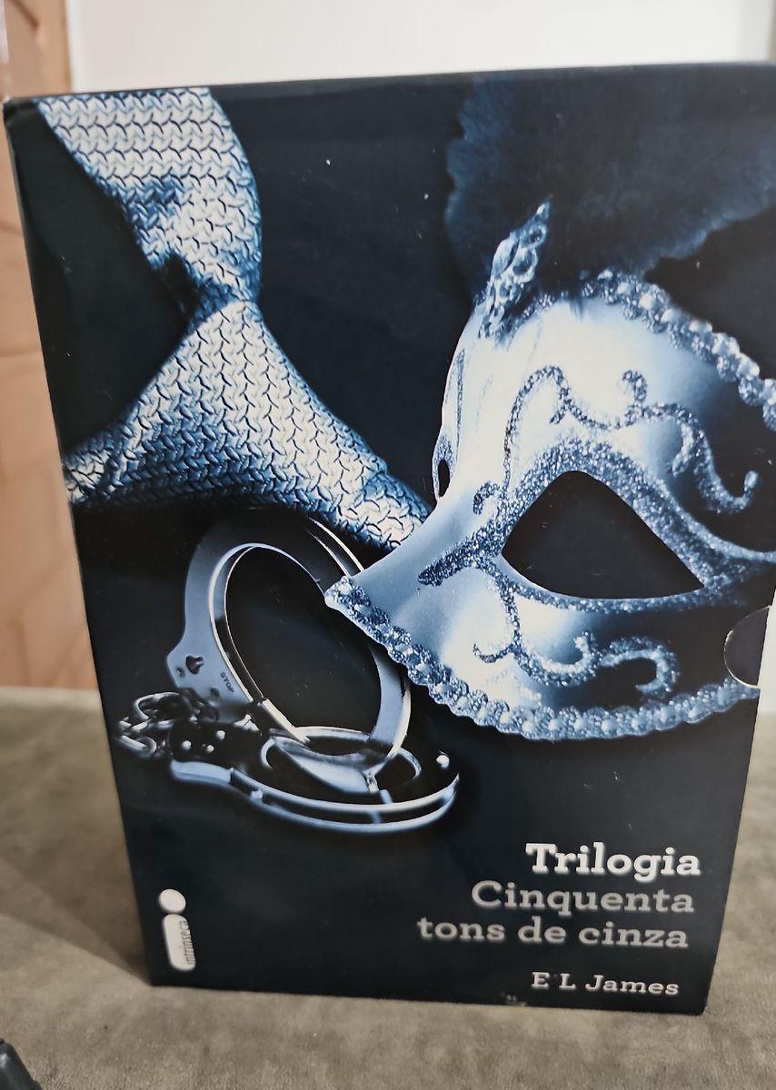 Box Cinquenta Tons de Cinza Triologia | Livro Intrinseca Usado 99566646 ...