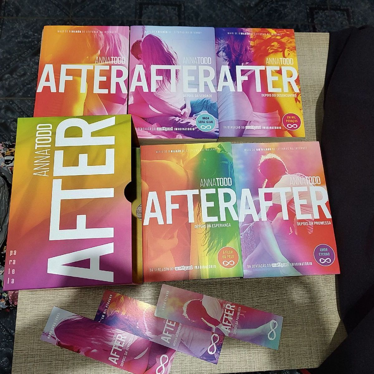Box com Os Cinco Livros e Três Marcadores da Série: After | Livro ...