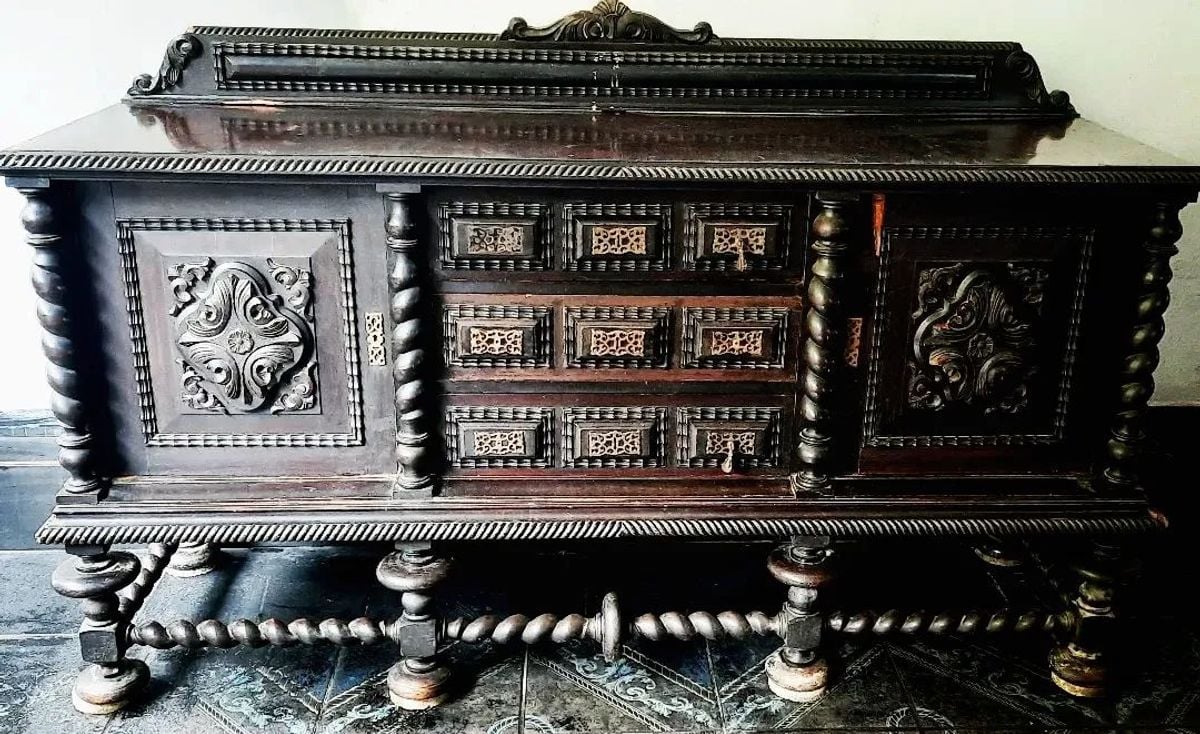Buffet Estilo Manuelino Ou Gótico Português Tardio Ou Flamejante ...